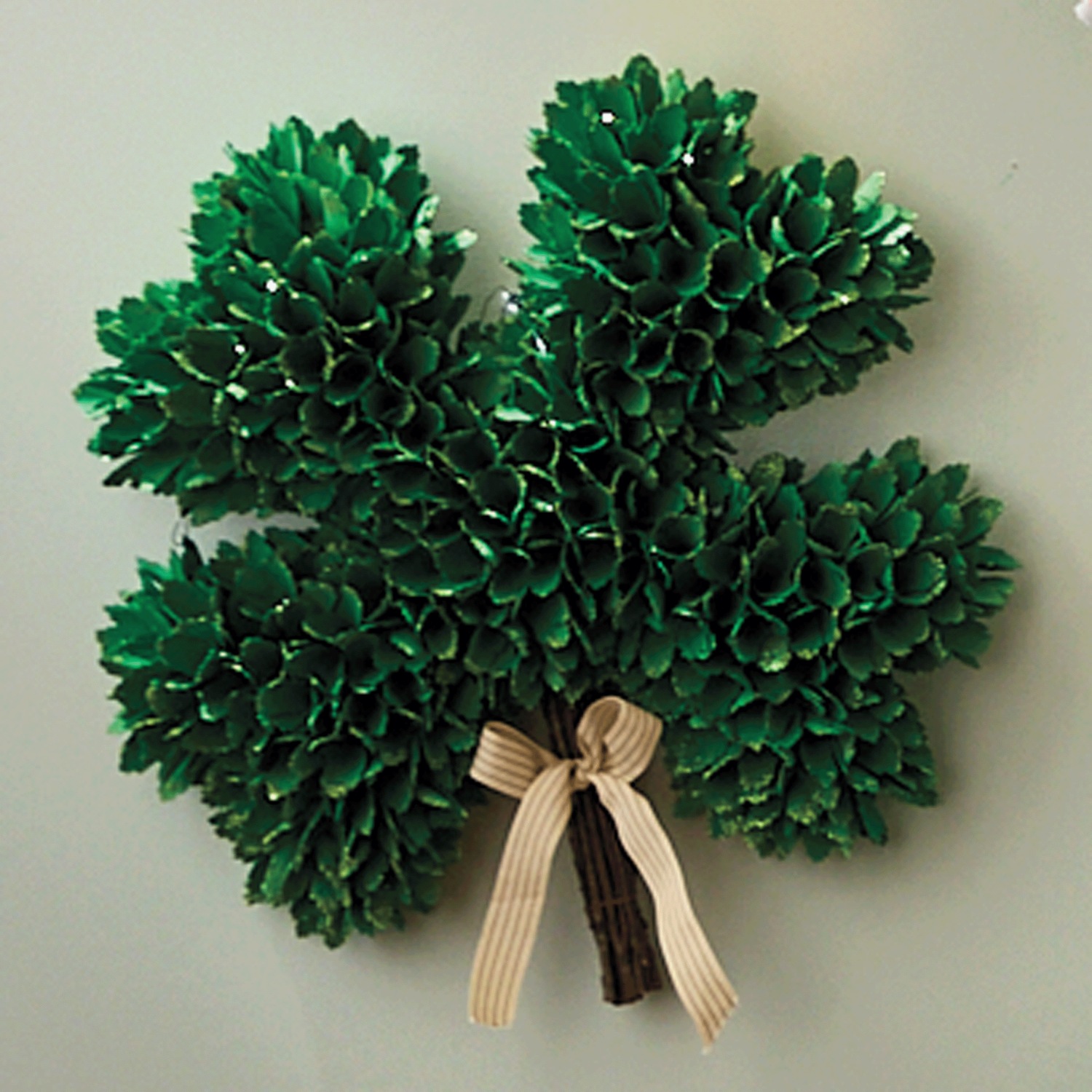 Wood Curl Clover Wreath | Swiss Colony