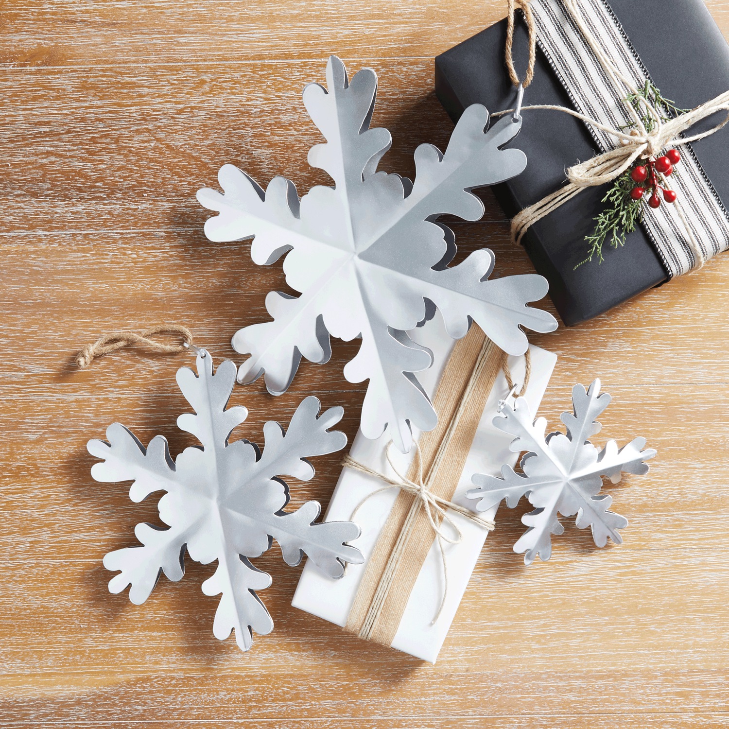 Set of 3 Metal Snowflakes | Swiss Colony